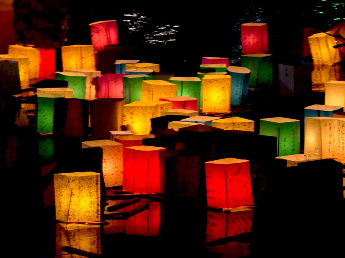 Floating Lanterns in Peace Memorial Park | Get Hiroshima